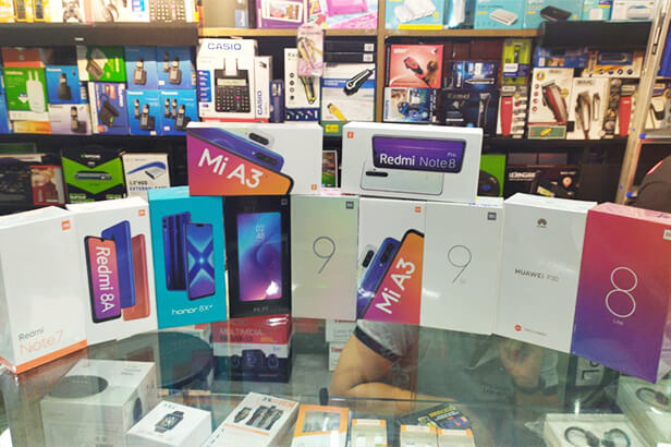 As 7 melhores lojas de celulares baratos na rua Santa Ifigênia